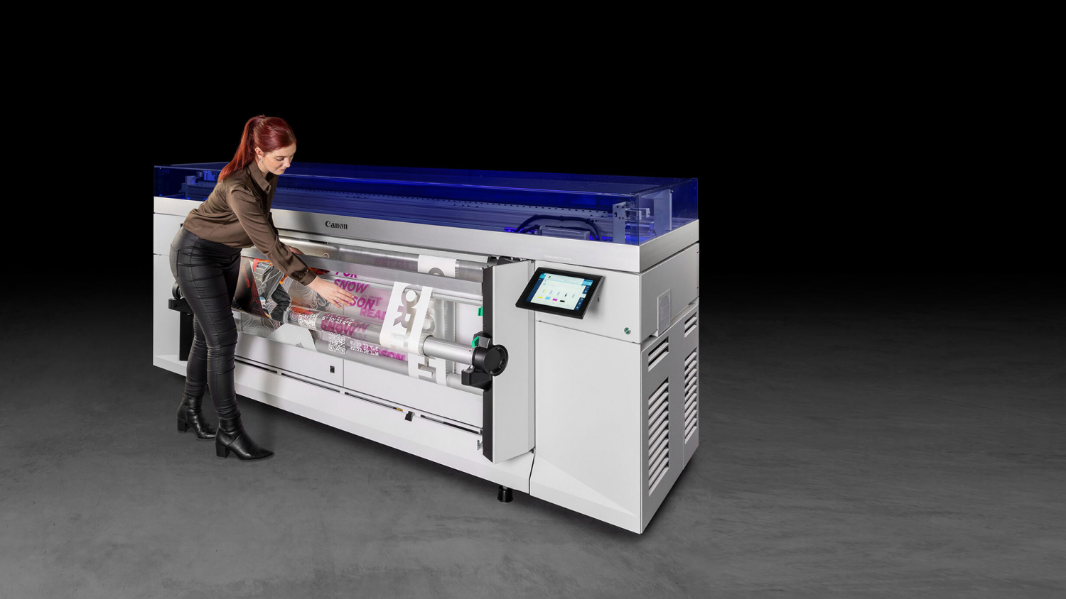 Colorado-M-series_Front_Right_woman - Canon Production Printing